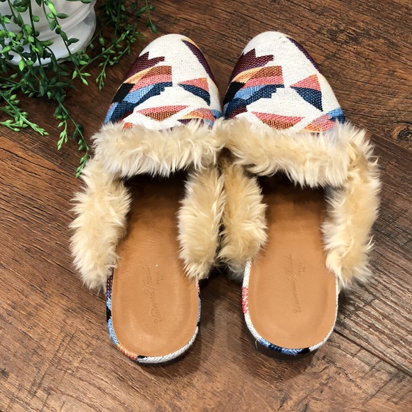 Universal Thread | Shoes | Universal Thread Shoes | Poshmark